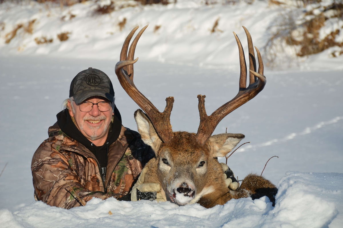 Whitetail Hunting Photo Gallery Manitoba Canada Riverside Lodge